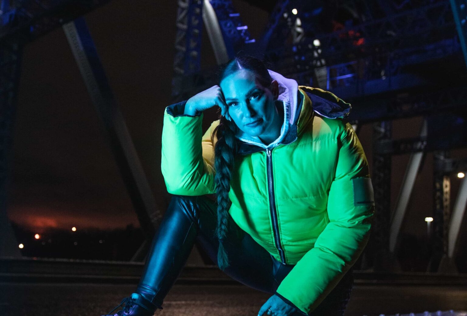 RnB/Pop Sensation Esmae Releases New Single 'Oughta Know'