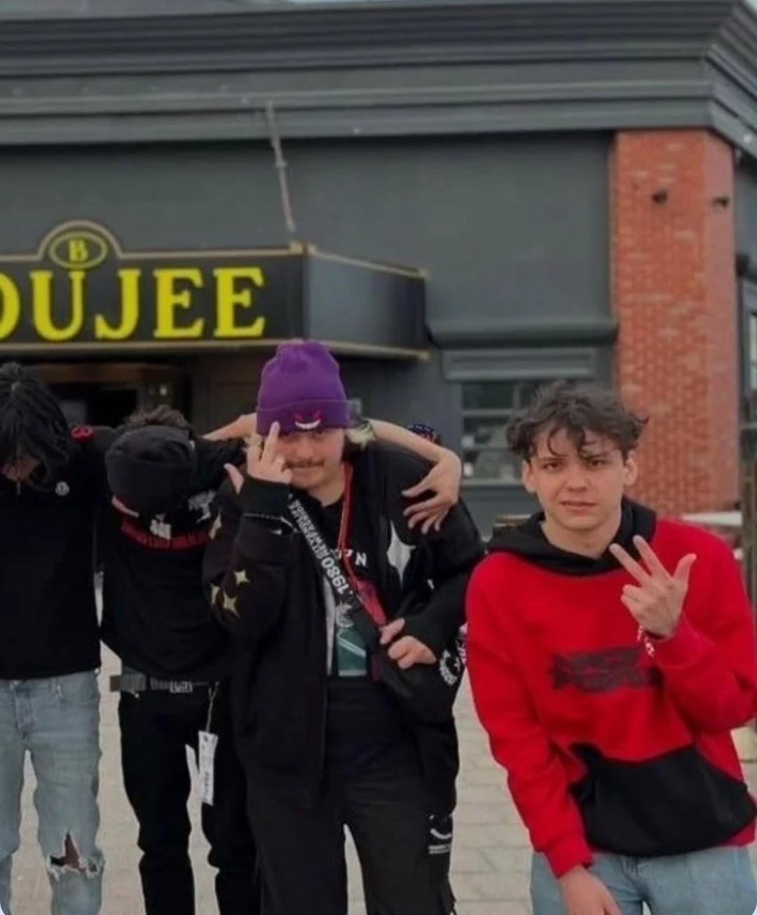 E!News – 24Hip-Hop